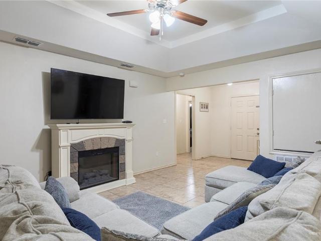 2707 E Saturday Street