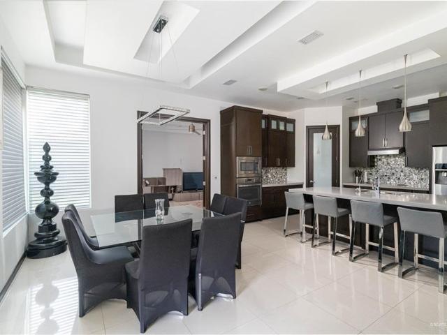2707 El Jardin