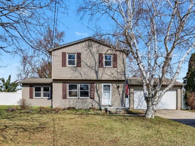2707 Sandalwood Ct NE, Grand Rapids, MI 49525