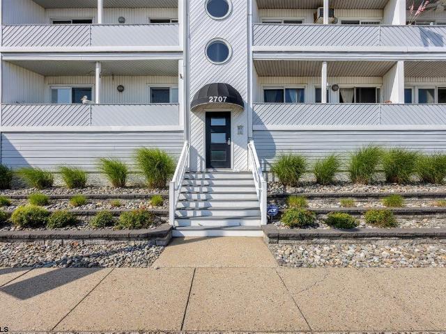 2707 Ventnor