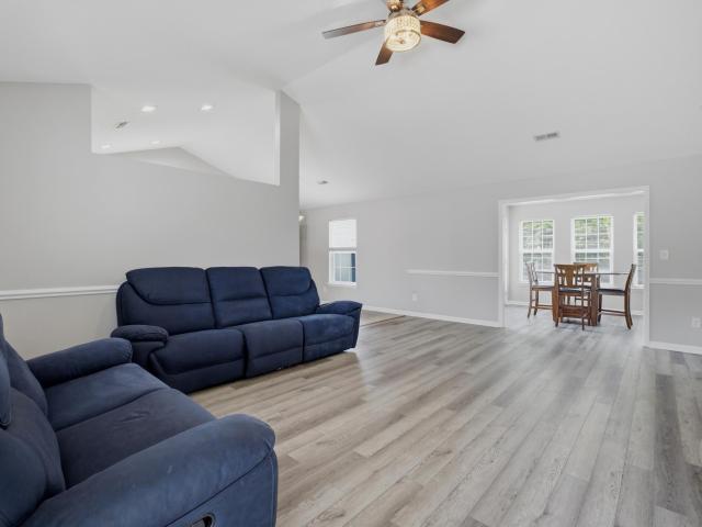 2707 Woodcreek Ln