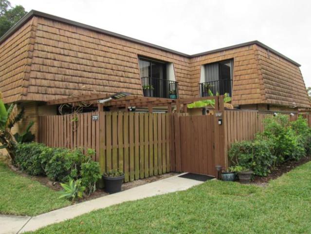 2707 27th Ln, Greenacres, FL 33463