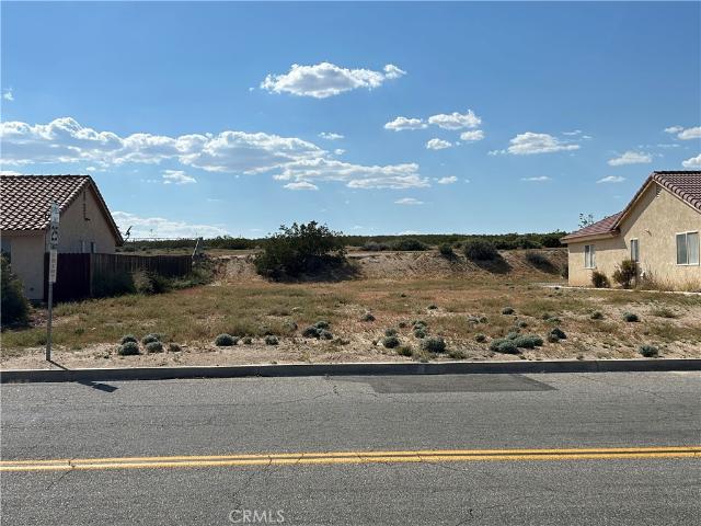27086 Silver Lakes Pkwy, Helendale, CA 92342 | MLS #HD24080 | Compass