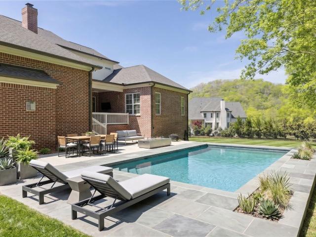 2708 Eglington Ter