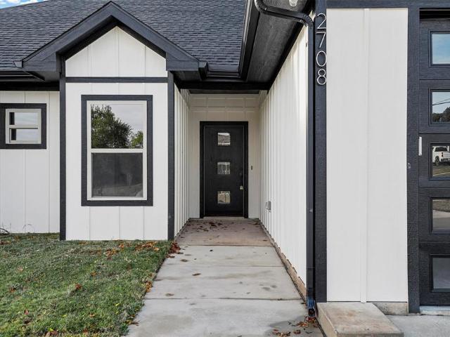 2708 Flora Lane