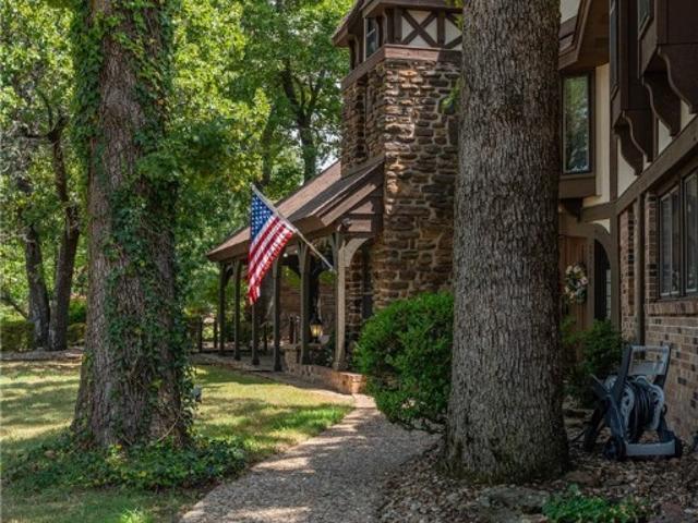 2708 Heather Oaks