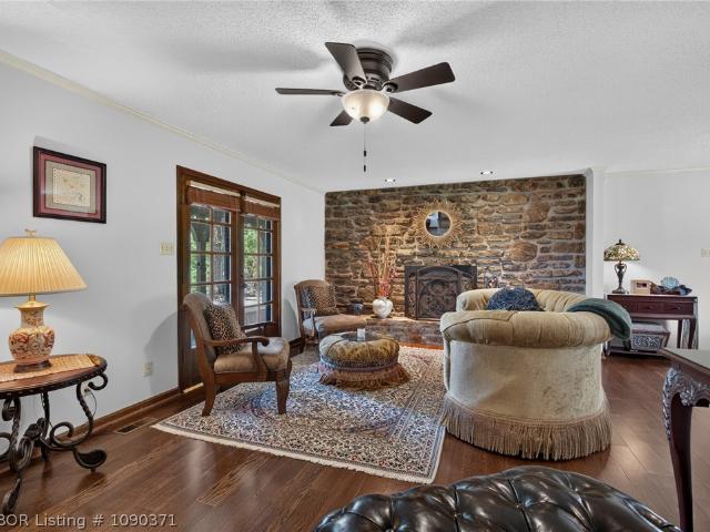 2708 Heather Oaks Way
