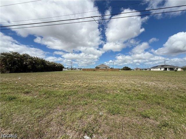 2708 Santa Barbara Blvd N, Cape Coral, FL 33993
