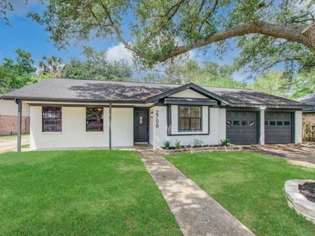 2708 Tallow St, Alvin, TX 77511