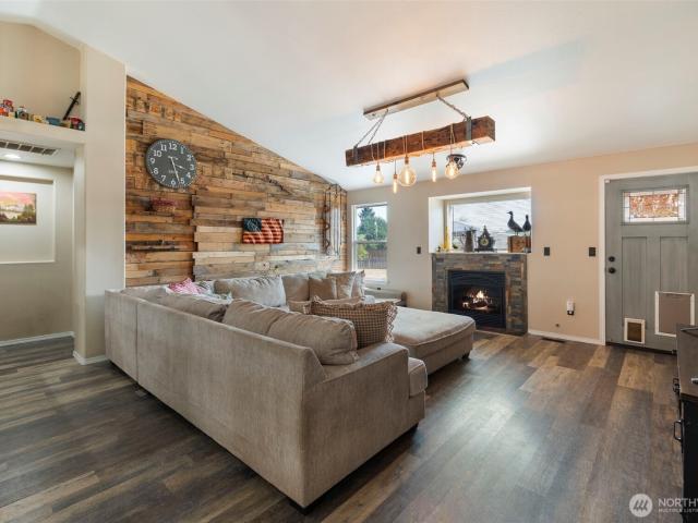 2708 th Street E