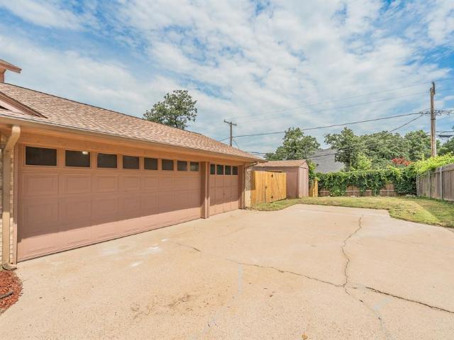 2709 Oak Trail Court