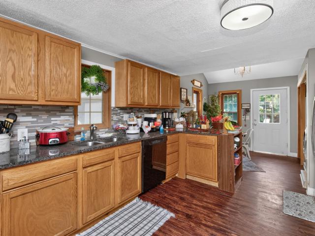 2709 E 37th Court