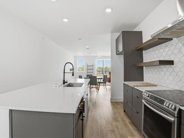 2709 E 5th St # 1306