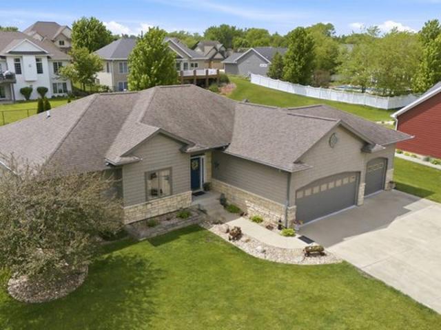 2709 Falcon Ln, Cedar Falls, IA 50613