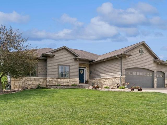 2709 Falcon Ln, Cedar Falls, IA 50613
