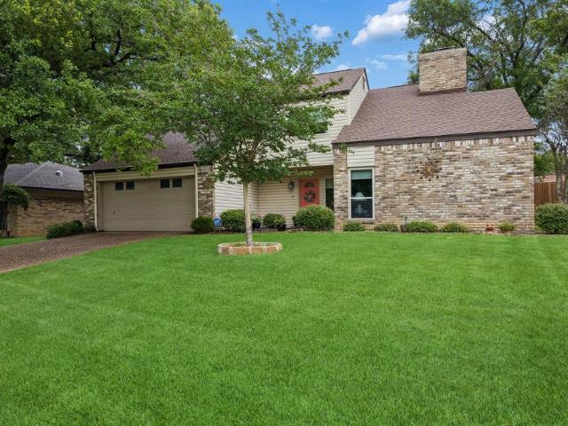 2709 Hedgeway Drive