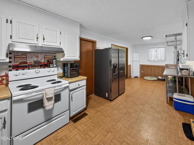 2709 Highway 11 E W