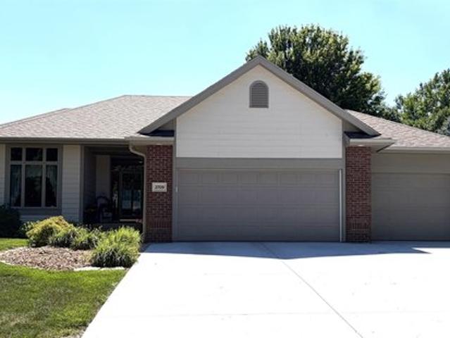 2709 Lakeview Dr, Yankton, SD 57078