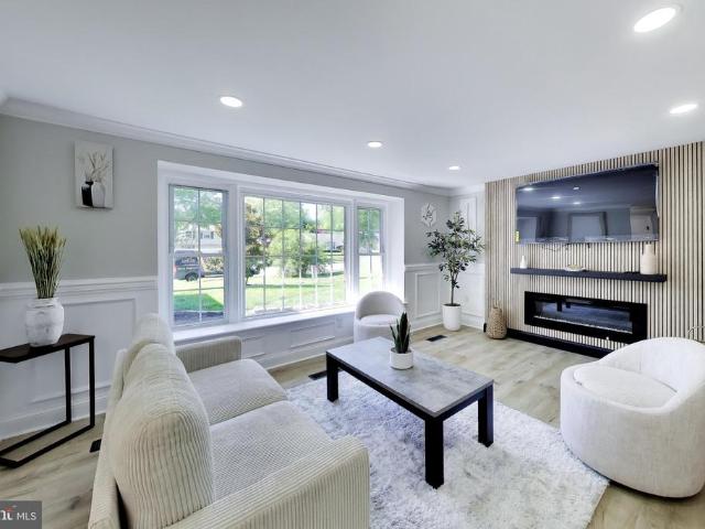 2709 Pinewood Drive