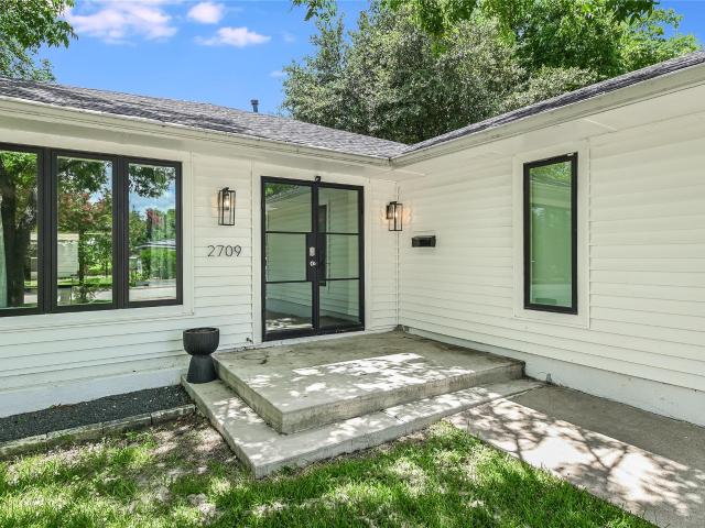 2709 W 49 1/2 St