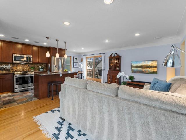 2709 W 60th Street