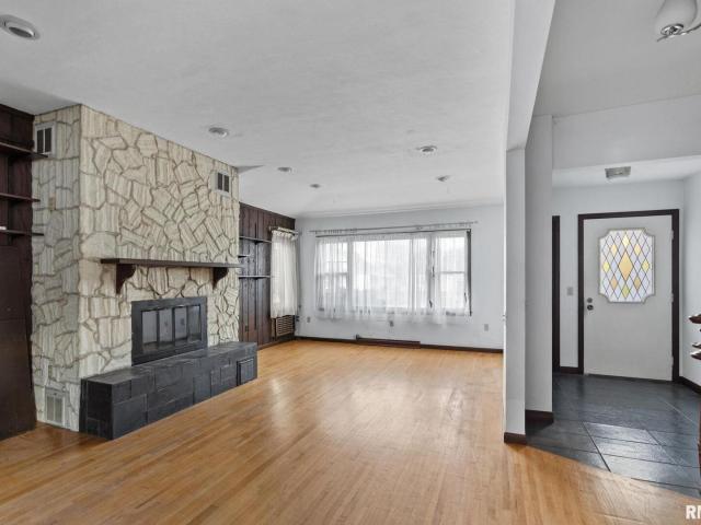 2709 16TH Street