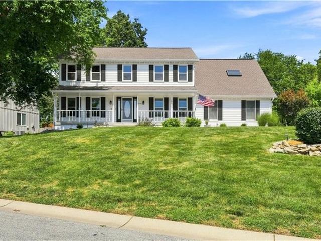 2700 NW Bent Tree Cir, Lee's Summit, MO 64081
