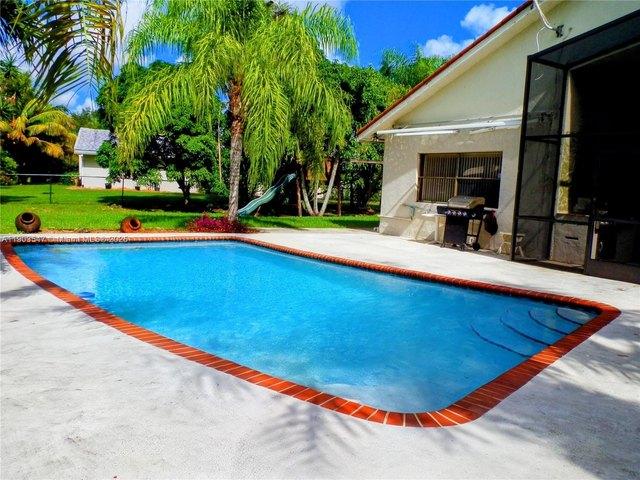 2700 NW 112th Ave, Coral Springs, FL 33065