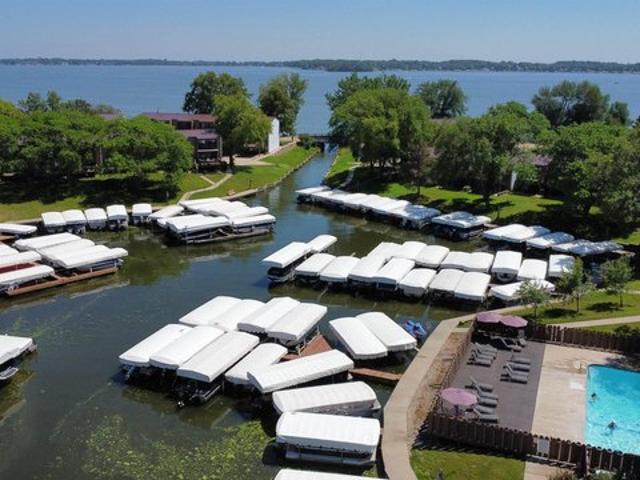 2700 N Shore Dr Unit 405, Clear Lake, IA 50428