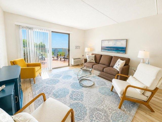 2700 N Shore House Dr Unit Pilot, 202, Clear Lake, IA 50428