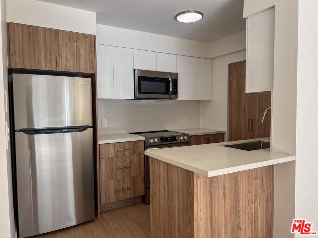 2700 Neilson Way 1033