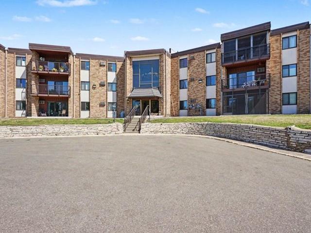 2700 Oxford St N Apt 154, Roseville, MN 55113