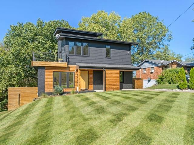 2700 Oakwood Ave