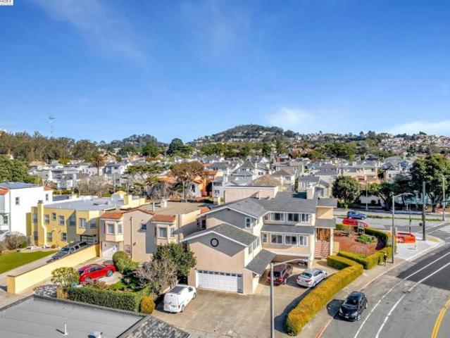 2700 Ocean Ave, San Francisco, CA 94132
