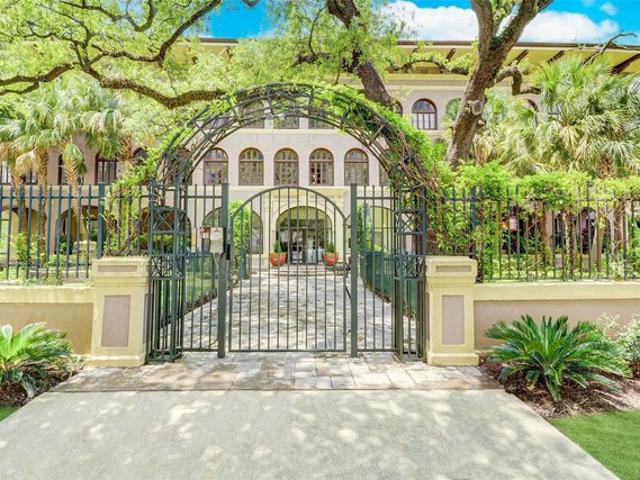 2700 Albany St Apt 3B, Houston, TX 77006