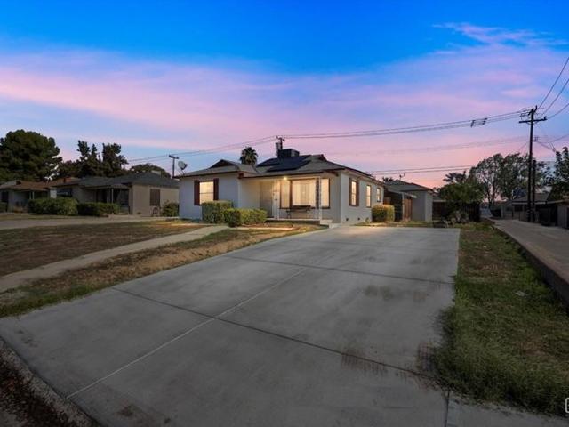 2700 Charleston Dr, Bakersfield, CA 93308