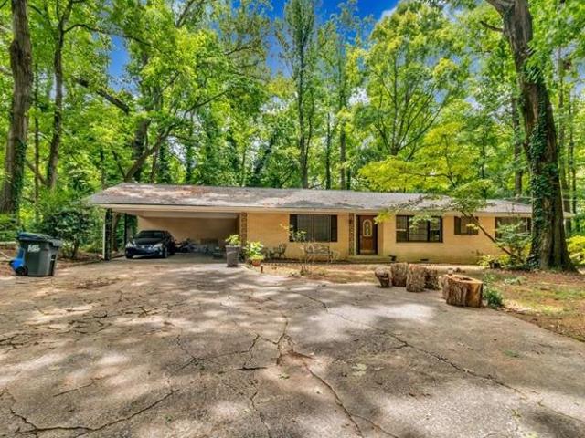2700 Piney Wood Dr, East Point, GA 30344