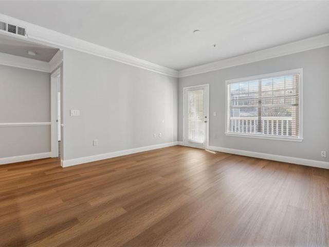 2700 pine tree road ne 1115