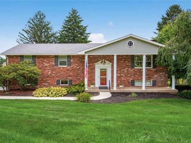 2700 Stanway Dr, Zanesville, OH 43701