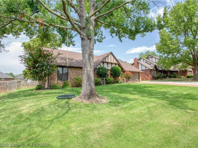 2700 S 87th Drive