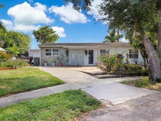 2700 Scott St, Hollywood, FL 33020
