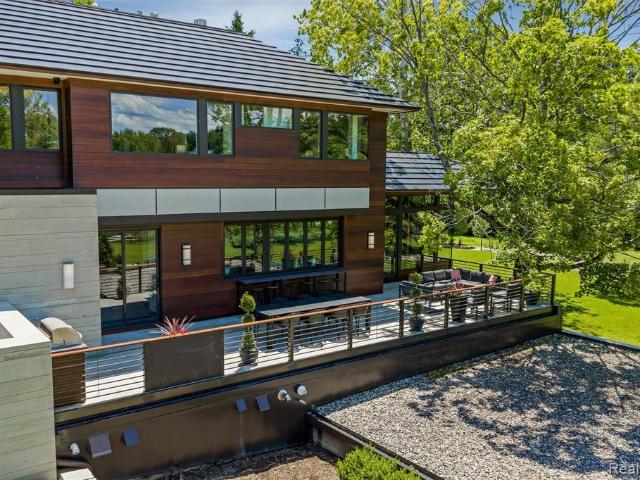 2700 Squirrel Road