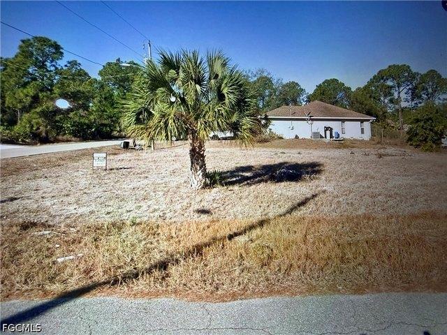 2700 19th St W, Lehigh Acres, FL 33971