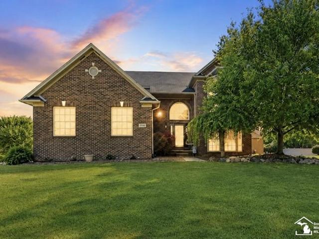 27012 Mary Ct, Flat Rock, MI 48134