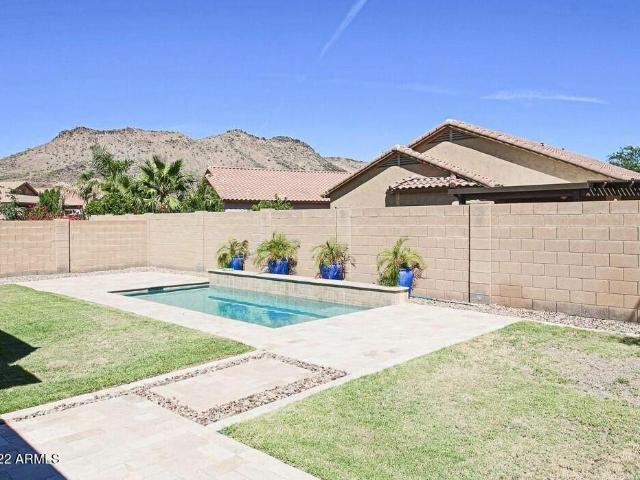 27015 N 52ND Glen