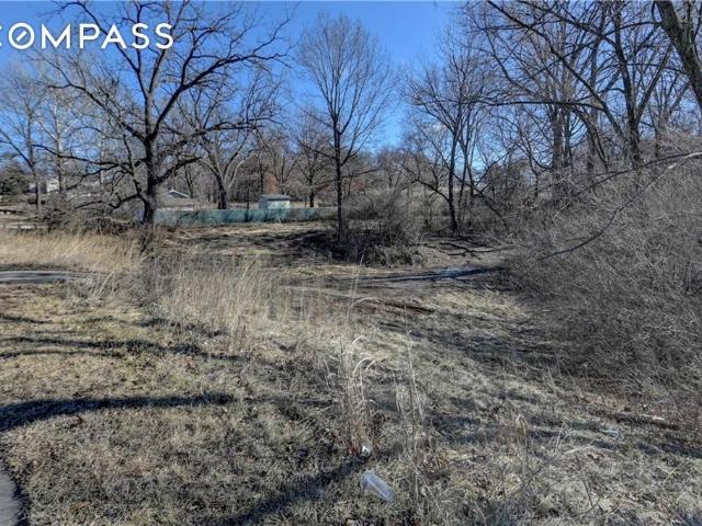 2701 NW 68th St, Kansas City, MO