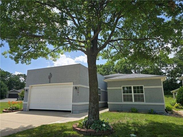 2701 NE Sonora Valley Dr, Blue Springs, MO 64014