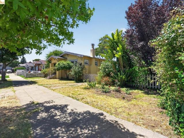 2701 Octavia ST