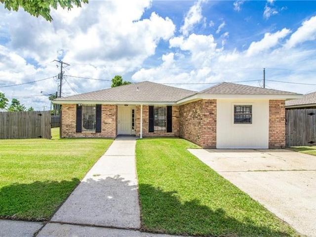 2701 Cambridge Dr, Laplace, LA 70068