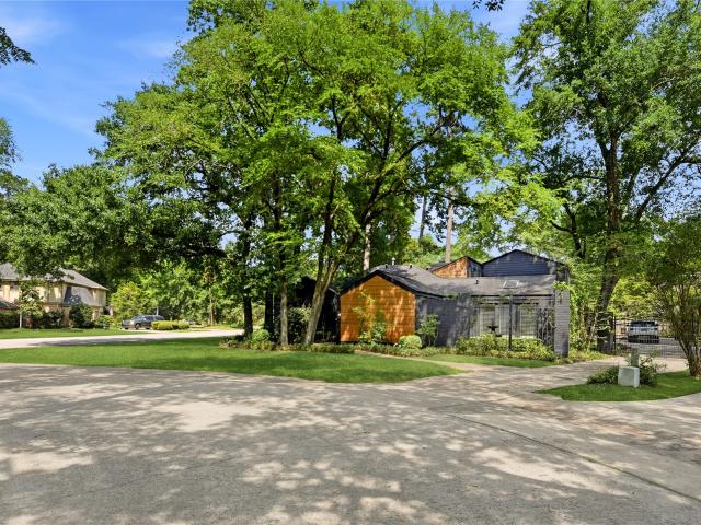 2701 Crossvine Circle